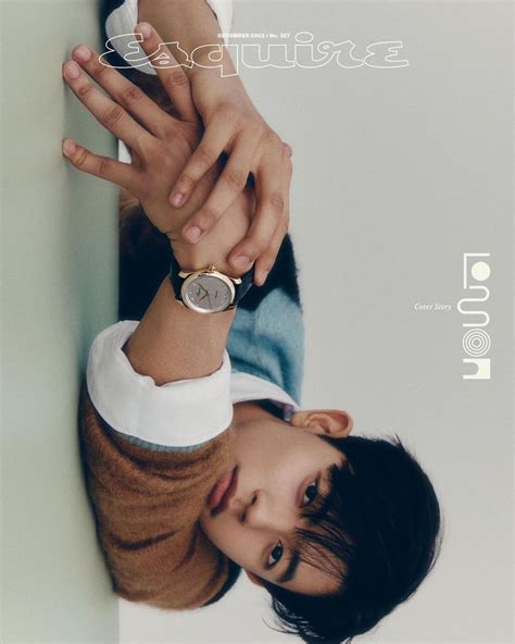 Instagram의 에스콰이어 코리아님 제작지원 벌써 한해의 끝이네요 12월호 커버의 주인공은 로몬입니다 깊이 있는 표정 침착한 태도 전보다 더 그윽해진