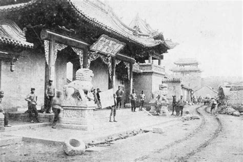 鲁迅在日本看的幻灯片到底啥内容？第一张我就震惊了！