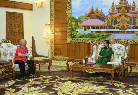 နိုင်ငံတော်စီမံအုပ်ချုပ်ရေးကောင်စီဥက္ကဋ္ဌ နိုင်ငံတော်ဝန်ကြီးချုပ် ဗိုလ်ချုပ်မှူးကြီးမင်းအောင်လ