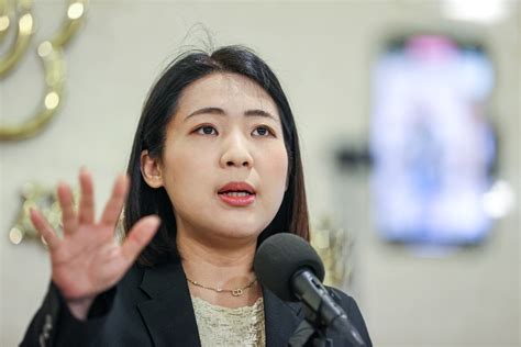 老鵝日報 百萬金流成謎！徐巧芯「借錢如借衛生紙」涉3罪列他字案