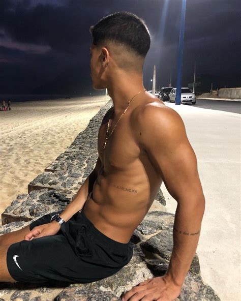 Pin On Salvamentos Rápidos Em 2022 Garotos Sensuais Poses De