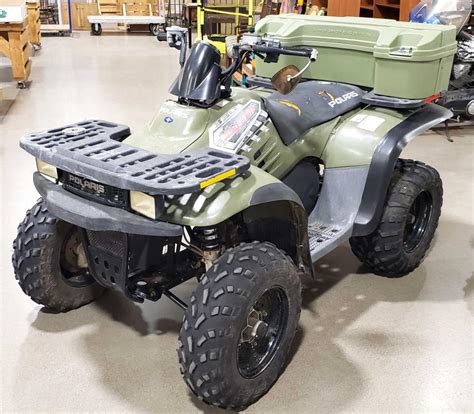 Lot 2005 Polaris Magnum 330 2x4 Atv