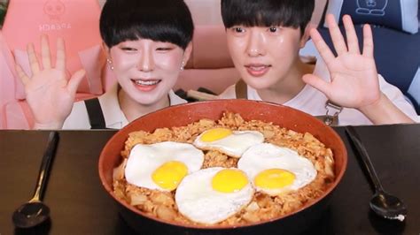 항정살을 듬뿍 넣고 직접만든 김치볶음밥 먹방 Youtube