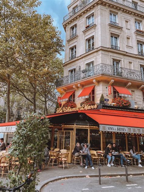 Idf 가을 거리 거리 사진 건축 공공 장소 관광 나무 도시 생활 도시 풍경 도시의 도시의 삶 라이프스타일