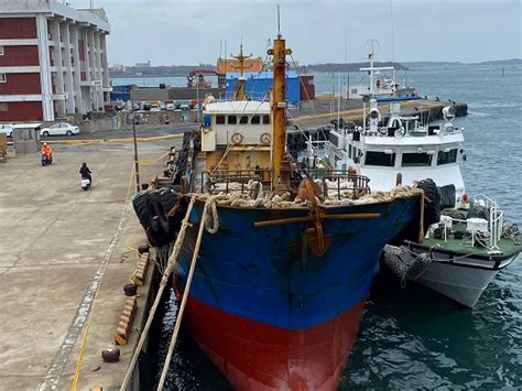 觀傳媒 離島新聞 澎湖海巡查扣陸籍油料補給船 切斷陸船滯留海域作業時間