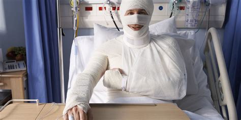 Женщины В Гипсе 57 фото