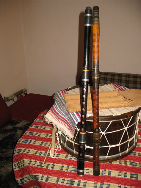 Пламен Петракиев български фолклорни народни музикални инструменти кавал тъпан гайда
