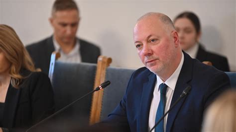 Правната комисия прие на първо четене три законопроекта за промени в