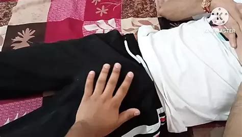 哇，我第一次抚摸我的继兄弟大鸡巴大黑屌 Xhamster