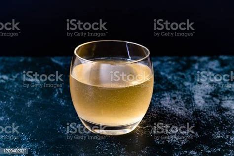 수제 전통 건강 발효 생 콤부차 차와 민트 잎을 마실 준비가 된 유리 0명에 대한 스톡 사진 및 기타 이미지 0명 Kombucha 건강관리와 의술 Istock