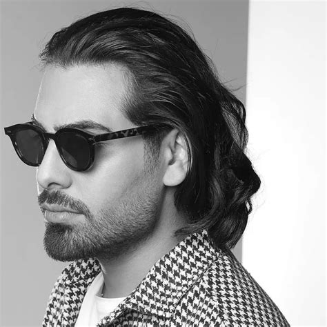 ویدئو بیوگرافی و عکس های شخصی مجید رضوی خواننده مشهور پاپ