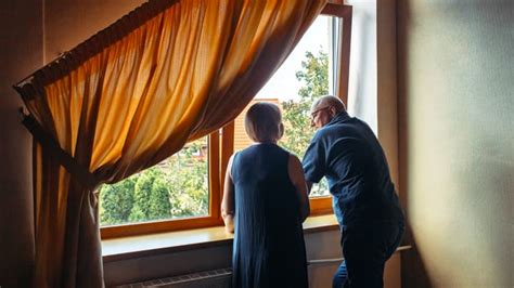 Privacy Vs Transparency In Relationships Get On The Same Page