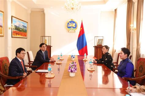 Гадаад харилцааны сайд Б Батцэцэг Өргөмжит консул Ан Гён Муг хүлээн авч уулзав