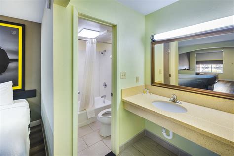 Super 8 By Wyndham Jackson Ms Near The Fairgrounds Jackson Ms Hotels