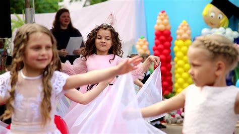 Випускний в дитячому садку Youtube