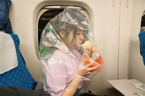 该不该在地铁里吃东西？ 知乎
