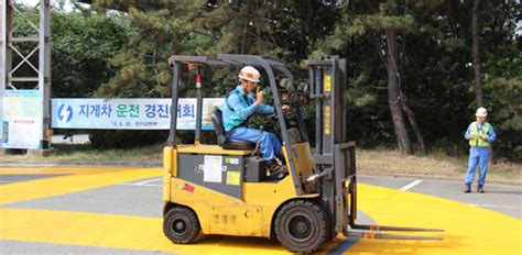 지게차 안전벨트 미착용 사고 누구의 잘못인가