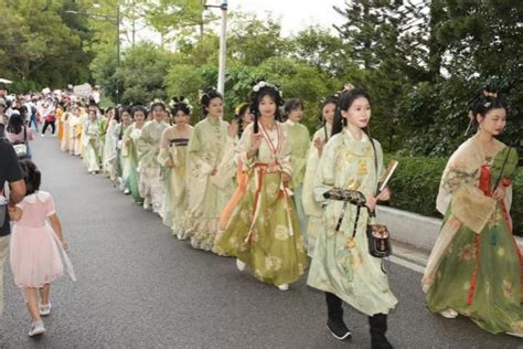 大美广东日语千人を超える漢服愛好者が雲山を共に巡る2024雲山漢服祭が盛大に開催千余位汉服同袍共游云山2024云山汉服节成功举办
