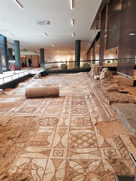 На разходка в Епископската Базилика на Филипопол How2plovdiv