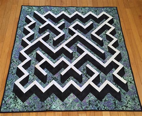 15 Labyrinth Quilt Patterns You Must Try