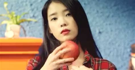 아이유 스물셋 난 영원히 아이로 남고 싶어요 가사 보니 어머나