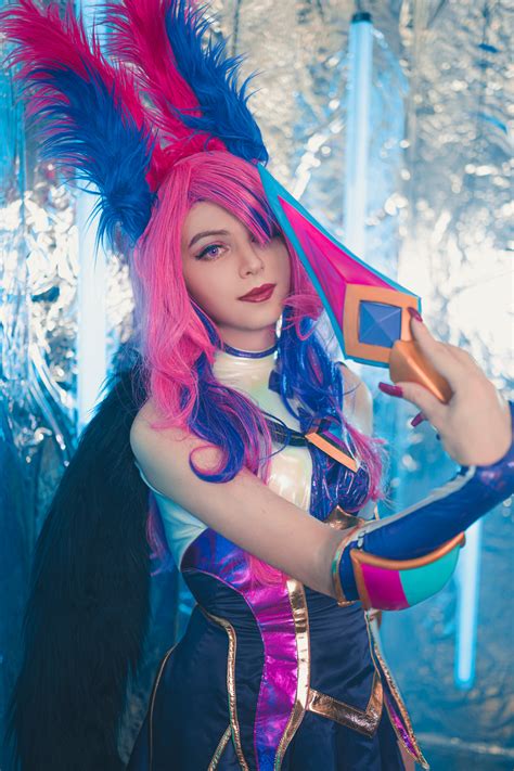 This Male Pro Player Shocks The Community With His Beautiful Cosplay