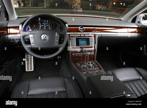 Car Vw Volkswagen Phaeton Limousine Luxury Approxs Model Year 2002