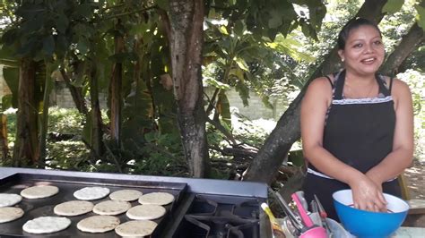 Yessi Haciendo Ricas Tortillas SalvadoreÑas El Salvador 4x4 Youtube