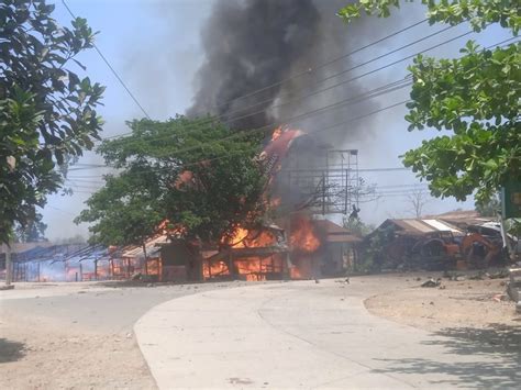 ကျောက်ဖြူမြို့နယ်၊ စနဲမြို့ကို အကြမ်းဖက်စစ်ကောင်စီ ဒရုန်းနန့်ထပ်တိုက်လို့ အဆောက် အအုံတိ မီးလောင