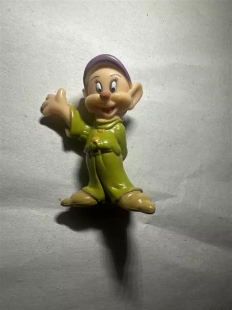 Vintage Disney Snow White Seven Dwarfs Dopey Mini Pvc Figure Figurine 1