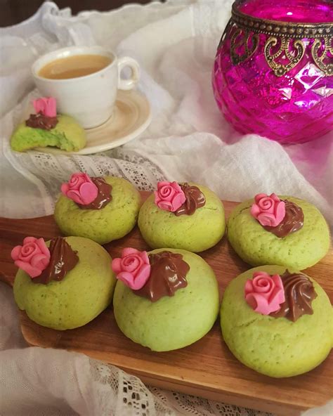 Mint Sponge Biscuits With Nuttela Bunch