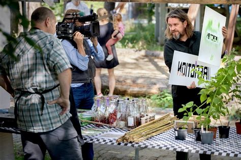 Filmmaker Kees Brouwer Verzet Zich Met Reaction Tegen Onze Koopverslaving