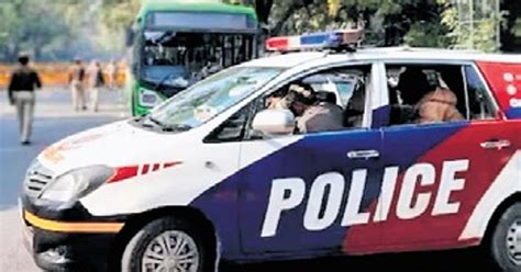 Woman Slits Wrist And Shares Video Her Friend Faints Dies In Delhi