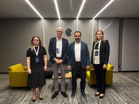 Hollanda Erasmus Üniversitesi İnsan Genom Merkezi Bölüm Başkanı Ve Aynı Zamanda Ab 1 Milyon