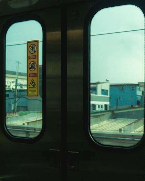거리 사진 교통체계 기차 기차 내부 기차 여행 대중 교통 대중 교통 시스템 대중교통 도시 도시 경관 도시 여행