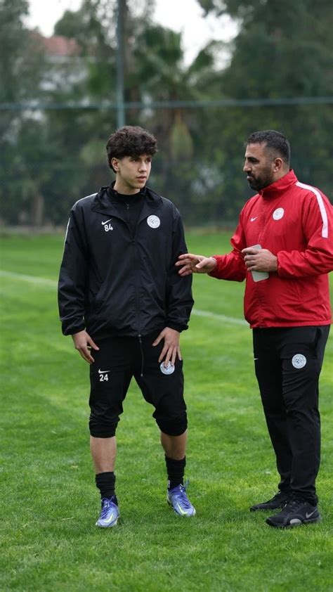 Antalyalı Halil Ayar Avrupa Sahnesinde Gençlerin Yolunu Açıyor İzmir Haberleri