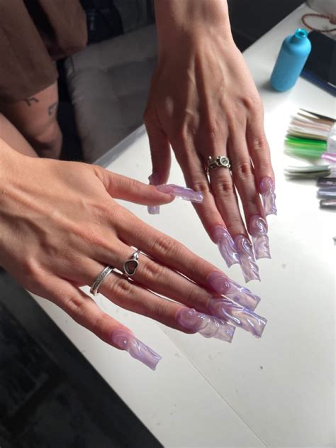 объемный маникюр в 2024 г Фиолетовые ногти Дизайнерские ногти Сиреневые ногти