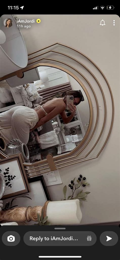 Showing Off Her Ass R Iamjordinsfw1