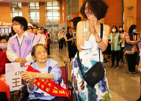 市長侯友宜表揚57位模範母親 感性說「媽在家就在 有媽的人最幸福！」