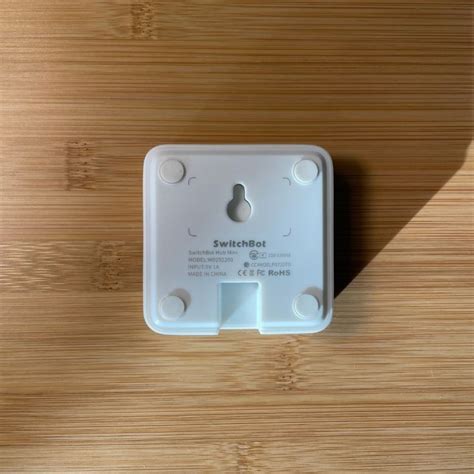 Switch Bot Hub Mini ハブミニ レビュー 安価なスマートリモコンで家中をコントロールする カラクリンカム ガジェットとインテリアでデスク周りを整える