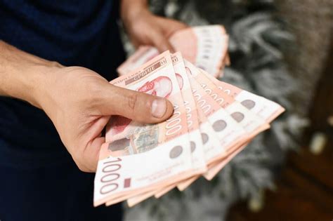 ПЛАТА ДО 350 000 ДИНАРИ НЕ Е ПОТРЕБЕН ФАКУЛТЕТ Им плаќаат и не прашуваат колку чини Дознај