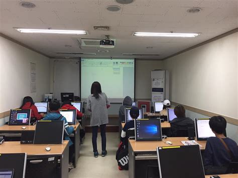 중등무지개학교 1학년 컴퓨터 수업 컴퓨터의 구성 원리 등등에 대해 설명도 듣고 그림판 Facebook