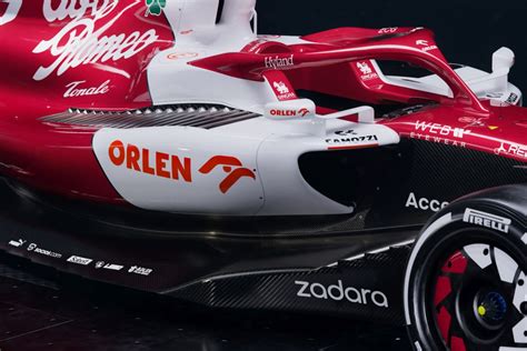 阿尔法·罗密欧c42以红白色正式亮相 Formula 1 新闻 中文网