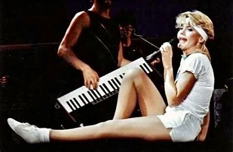 Pin On Live In Concert Olivia Newton John Olivia Newton John Don Johnson Silent Movie