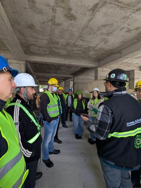 გაიცანით ყველაზე გავრცელებული 5 შეცდომა სამუშაო სივრცეში 1️⃣ დაცვის აღჭურვილობის გარეშე მუშაობა