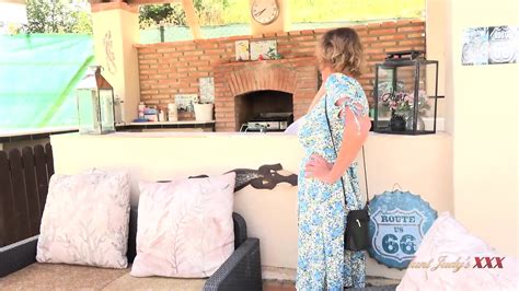 Mature Molly Maracas Fucks Young Bar Keeper Eporner