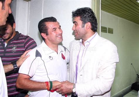 عکس زیرخاکی از حمید استیلی ، همسر و دخترش با استایل قرمز