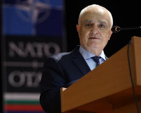 Министър Запрянов заминава за САЩ за приемането на първия български