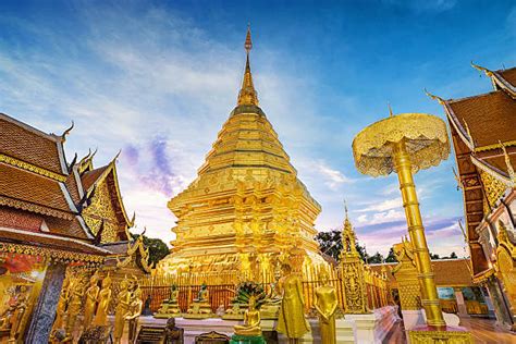 4 000 วัดพระธาตุดอยสุเทพราชวรวิหาร ภาพถ่ายสต็อก รูปภาพ และภาพปลอดค่าลิขสิทธิ์ Istock