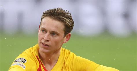 바르셀로나 프랭키 더 용 잔류 원하면 연봉 깎아야